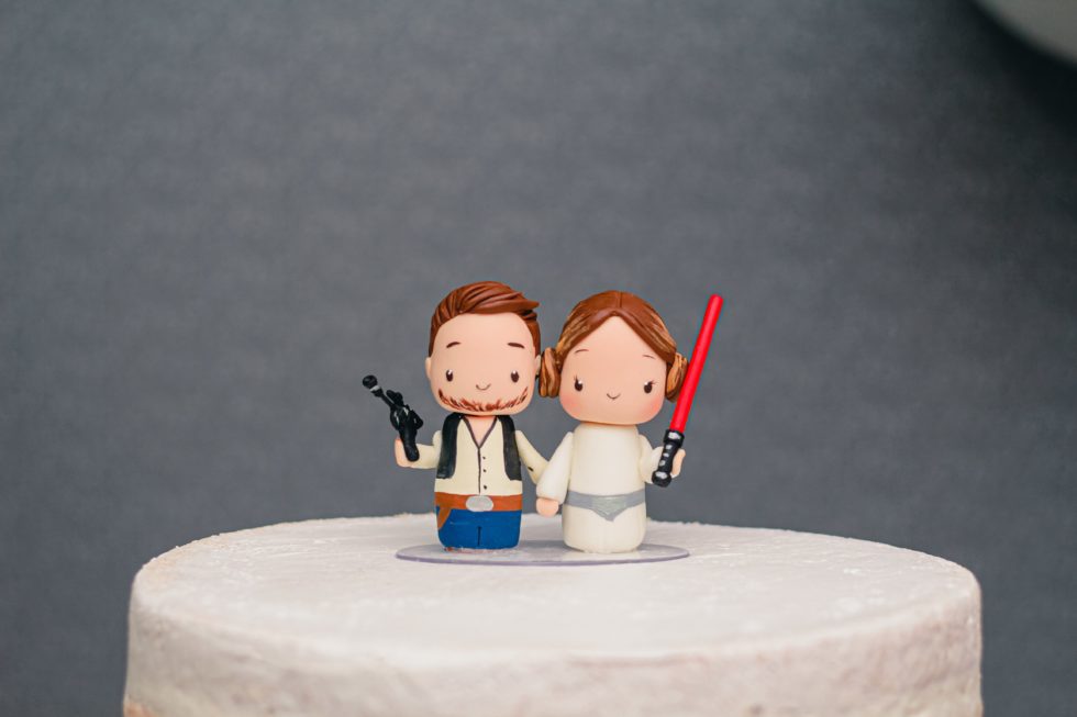 What Type Of Wedding Cake Topper Should I Use? - HelloPrenup